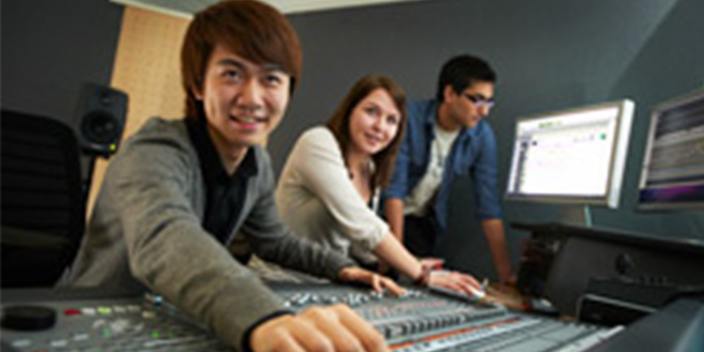 Chinese culture group invests £200m in media programmes at University ...