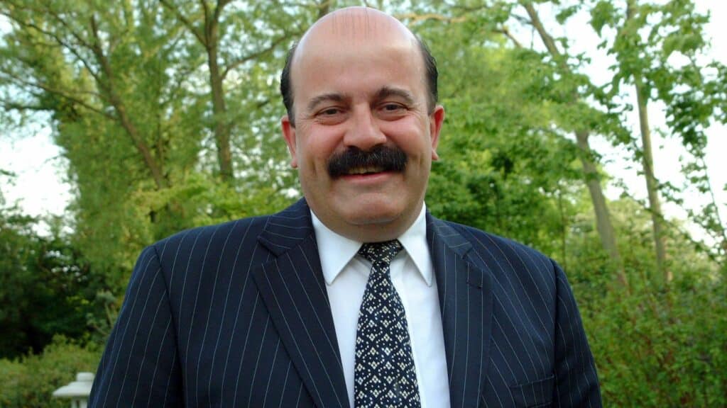 Snooker legend and BBC Sport stalwart Willie Thorne dies at 66 ...