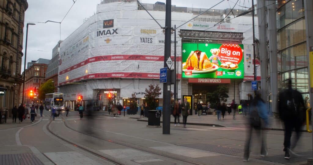 ADI installs giant new DOOH screen at Manchester's Printworks complex ...