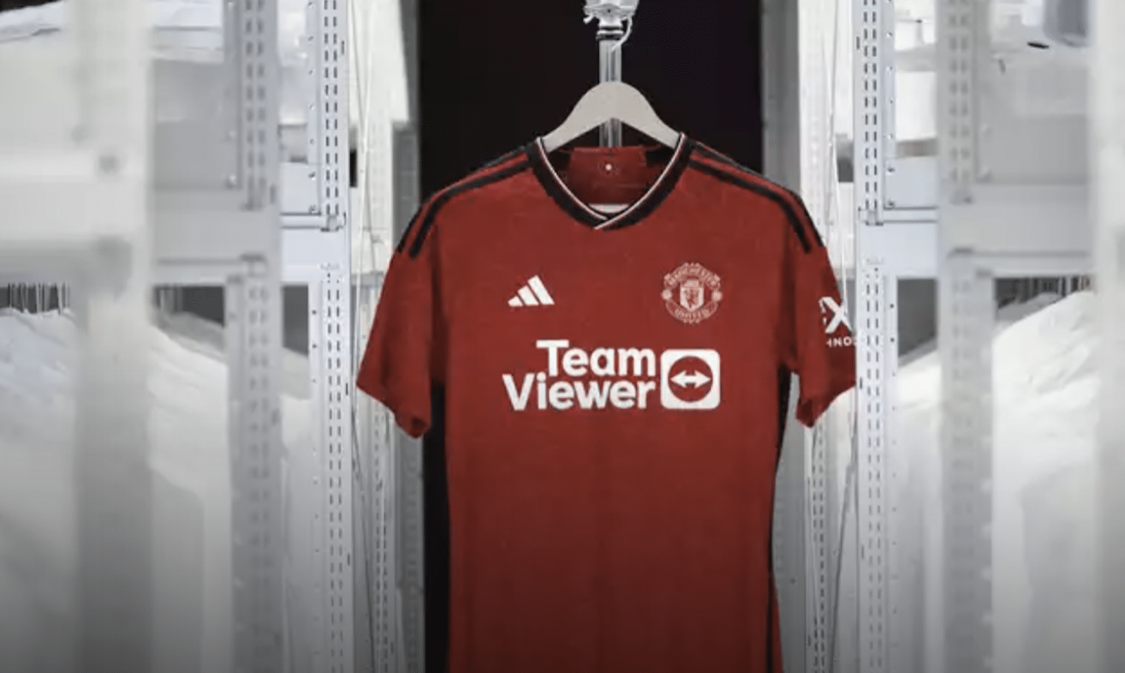 Manchester United land Premier League's biggest ever kit deal with £ ...
