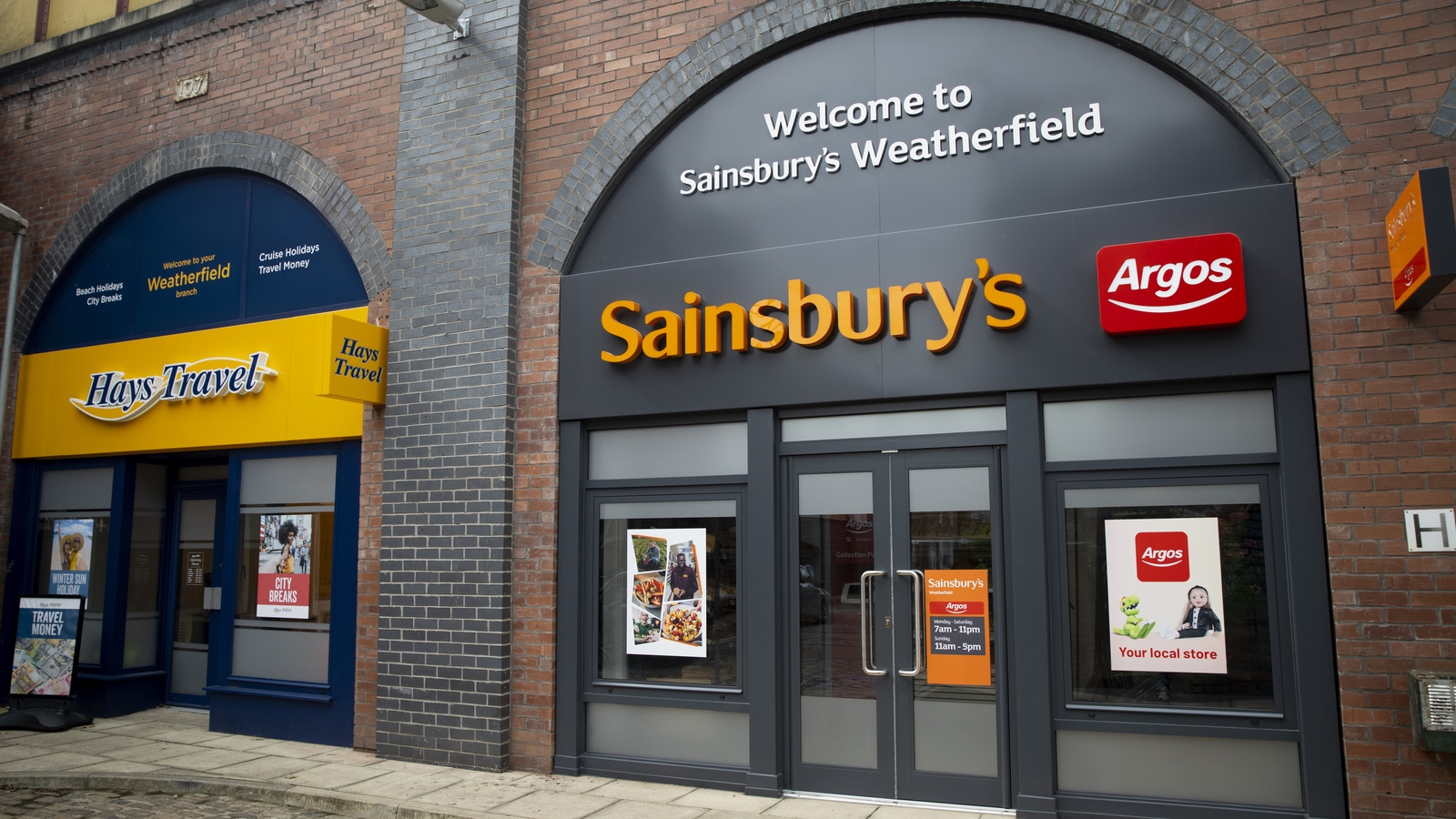 First look at Corrie's new Sainsbury's and Argos storefront - Prolific ...