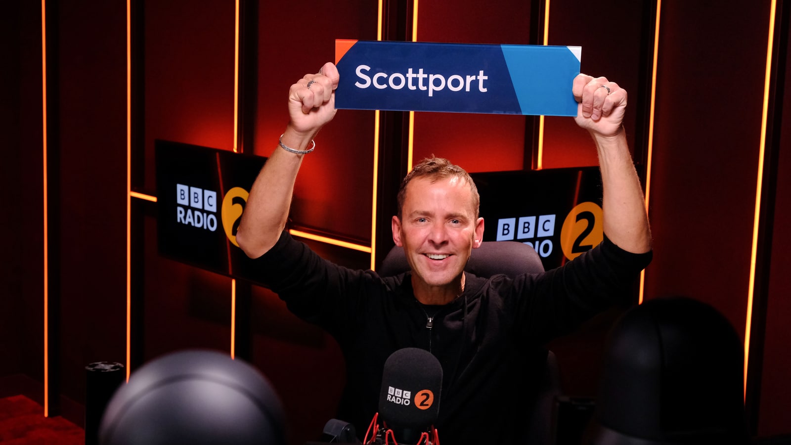 Scottport for the day: Stockport Station renamed to celebrate Scott ...