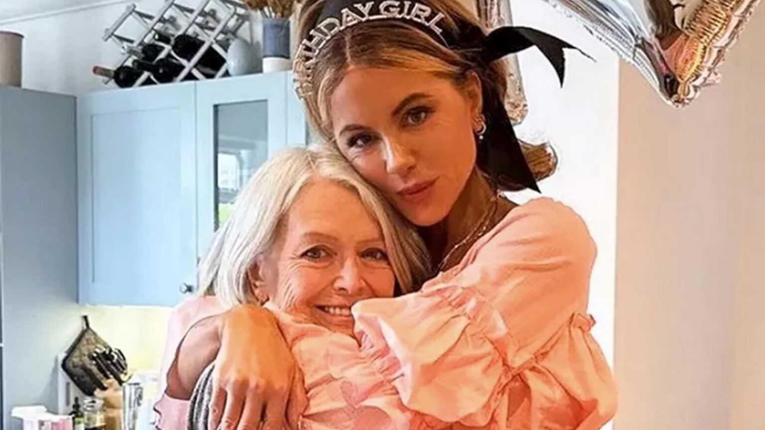 Kate Beckinsale pays emotional tribute to “compass of her life” Judy ...