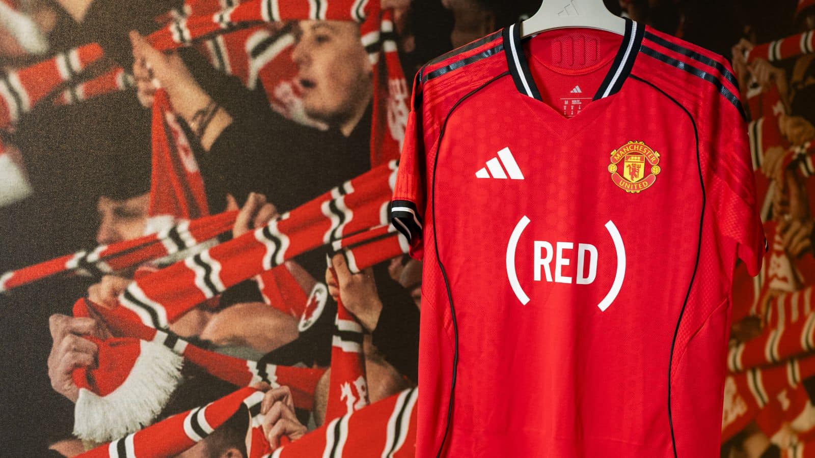 Manchester United to replace shirt sponsor in major kit switch as part ...