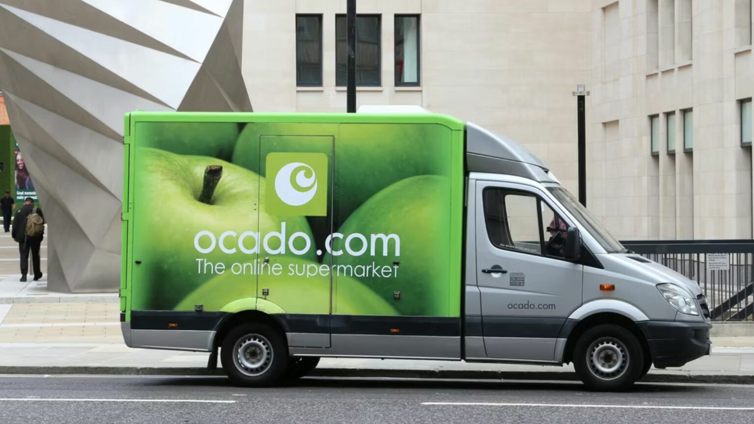 Ocado to axe 1,000 jobs as tech giant's Northern delivery hub sits idle ...